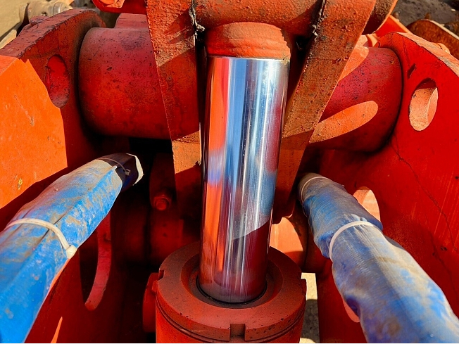 TAGUCHI Hydraulic fork (Attachments(Construction)) at Osaka, Japan ...