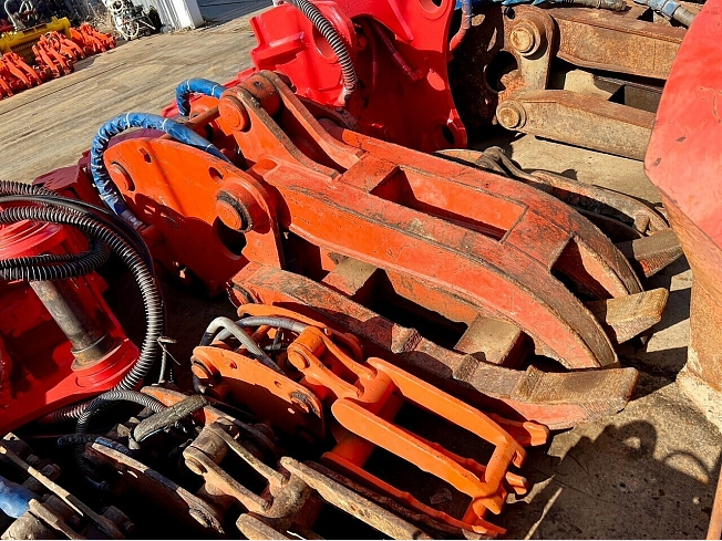 TAGUCHI Hydraulic fork (Attachments(Construction)) at Osaka, Japan ...